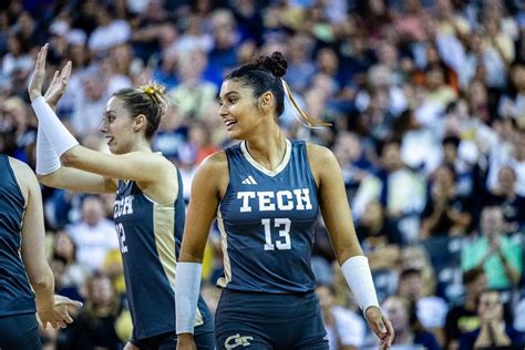 Heloise Soares Heloosoaress • Instagram Photos And Videos