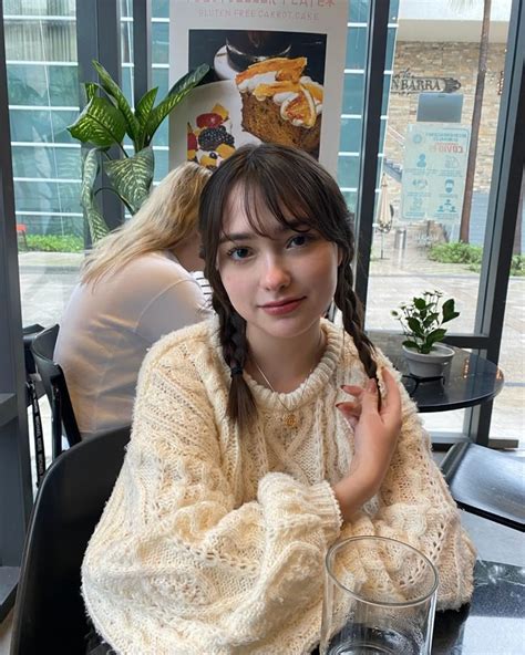 Diana Gaby En 2024 Peinados Estilo De Maquillaje Natural Peinados