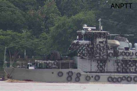 ချင်းတွင်းမြစ် ကြောင်း တစ်လျှောက်ရှိ ကျေးရွာများကို စစ်သင်္ဘော အုပ်စုက လက်နက်ကြီးများဖြင့် ပစ်ခတ