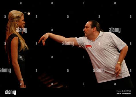 Darts Girls World Championships Hi Res Stock Photography And Images Alamy