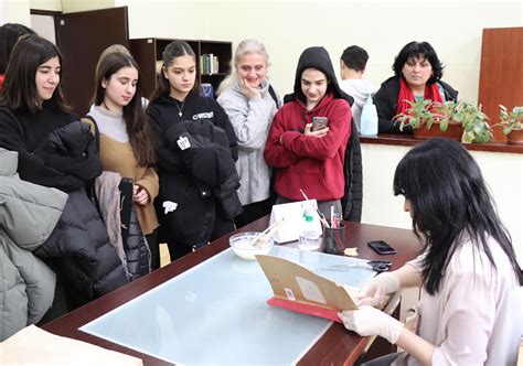 ეროვნულ არქივს სკოლის მოსწავლეები ესტუმრნენ საქართველოს ეროვნული არქივი