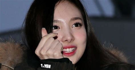 [포토]트와이스 나연 달콤한 하트 발사~