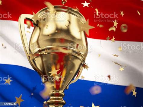 일본 챔피언십 컨셉 별 모양의 색종이 조각이 골드 트로피 컵에 떨어지다 1위에 대한 스톡 사진 및 기타 이미지 1위 트로피