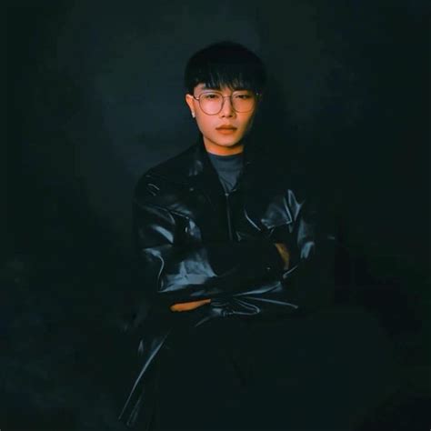 မွေးနေ့မှာ အမှတ်တရအနေနဲ့ သီချင်းအသစ်တစ်ပုဒ်တင်ပါရစေခင်ဗျာ 🙏 အဖြူရောင်စ