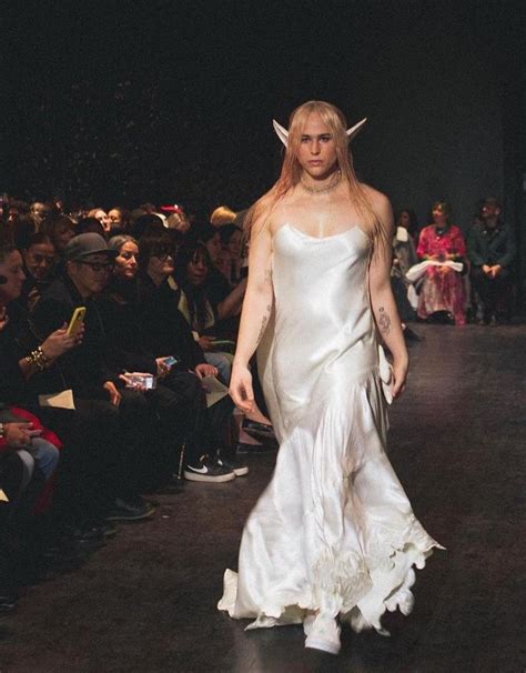 Photo Gallery นายแบบ นางแบบกิตติมศักดิ์ คนดังต่างวงการร่วมเดินรันเวย์แฟชั่นวีก