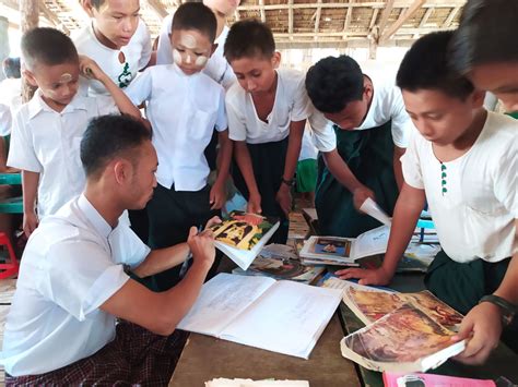 မြောက်ဦးခရိုင် ပြန်ကြားရေးနှင့်ပြည်သူ့ဆက်ဆံရေးဦးစီးဌာန မှ Mobile Library စနစ်ဖြင့် စာအုပ်၊စာစောင