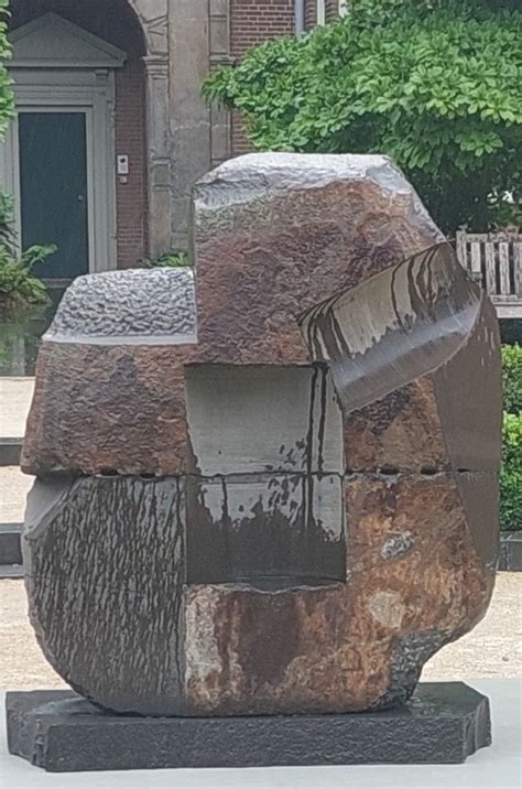 Isamu Noguchi In De Rijksmuseumtuinen 2 Mandarte