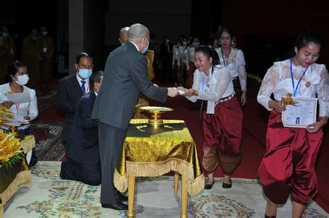 សម្តេចព្រះសាកលវិទ្យាធិការ គណ គ្រប់គ្រង សាស្ត្រាចារ្យ ទាំងអស់ និងនិស្សិតគ្រប់រូប