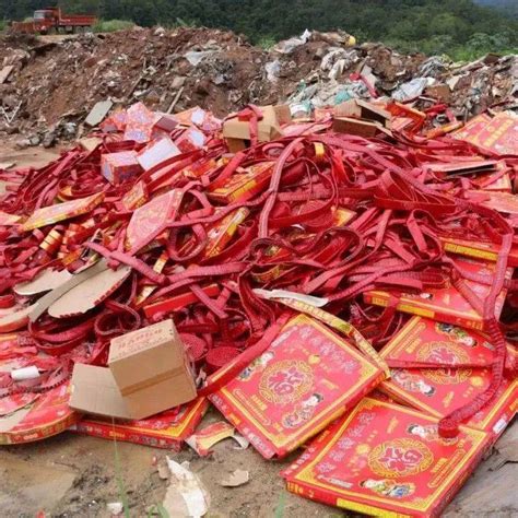 大埔销毁300多箱非法烟花爆竹销售应急运输