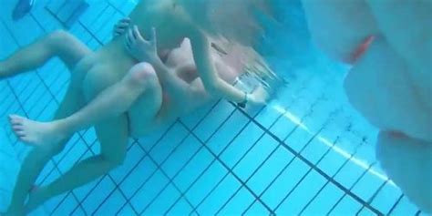 Parejas Teniendo Sexo En La Piscina
