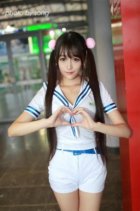 雙馬尾可愛學生妹美女緊身熱褲纖細白皙大長腿 每日頭條