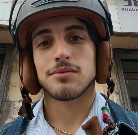 Single Vs Double Pole Circuit Breakers Key Differences Explained