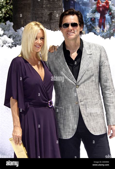 Us Actor Jim Carrey R And His Girlfriend Jenny Mccarthy Pose To