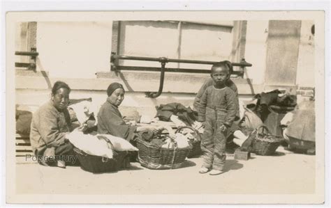 Vintage 1933 China Photograph Chefoo Street Market Peddlers Sharp Photo Yantai 4655081553
