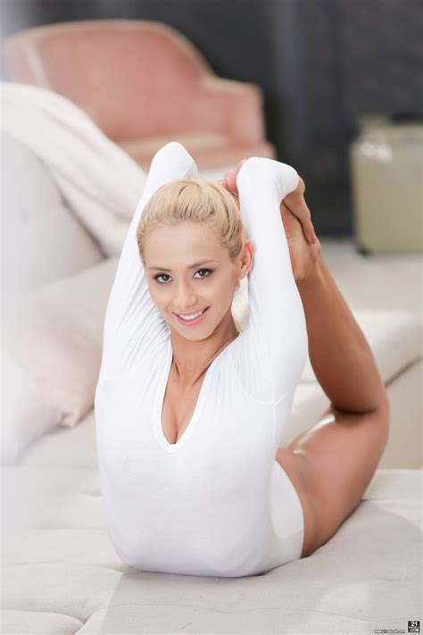 Veronica Leal Flexible Babe Makes Love To Her Boyfriend