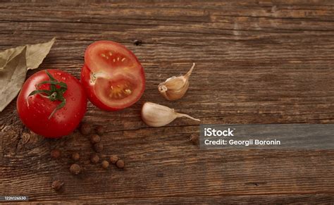 텍스트 공간이있는 자연 나무 배경에 야채와 조미료의 멋진 집에서 만든 정물화 0명에 대한 스톡 사진 및 기타 이미지 0명 건강한 생활방식 건강한 식생활 Istock