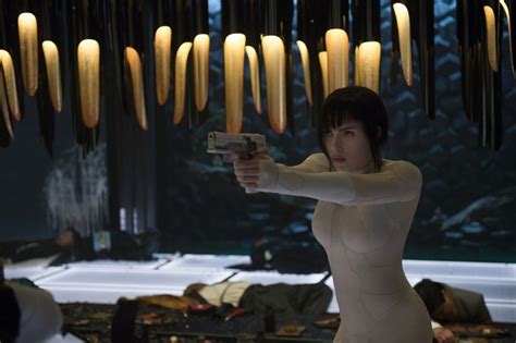 4k Scarlett Johansson Pistols Ghost In The Shell 2017 Hd Wallpaper