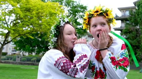 Gossip Girl Tell A Secret Surprised Close Mouth With Hand Open Mouth