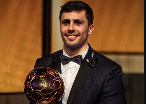Rodri Sacré Ballon Dor 2024 Remis Par George Weah à Paris