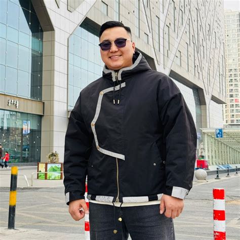 Batmunkh “ЭЛДЭВ ЭРДЭНЭТ” ХЭМЭЭХ МОДОН МОГОЙ ЖИЛДЭЭ ХОТОЛ ОЛНООРОО САР ШИНЭДЭЭ САЙХАН