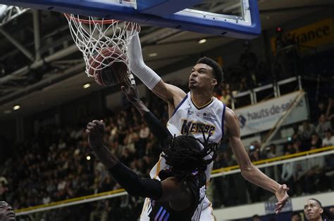2m24㎝ 세기의 재능 웸반야마 Nba 샌안토니오 품으로 중앙일보 2m24㎝ 세기의 재능 웸반야마 Nba 샌안토니오 품으로 중앙일보