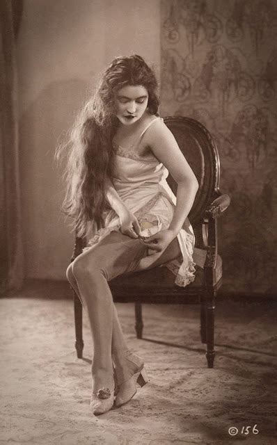 Beauty Over 100 Years Ago 35 Stunning Postcards Of Beautiful Girls In