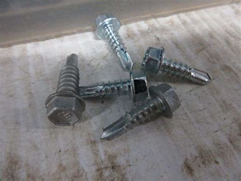 Approx 3000 34 Self Tapper Screws With 516 Hex Heads In Plastic