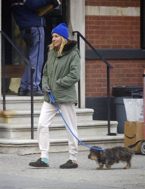 Sienna Millers Casual Outfit Is Cool And Winter Ready Who What Wear