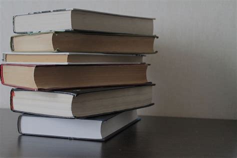 Книги. Books | Стопка книг, Дома на берегу океана, Книги
