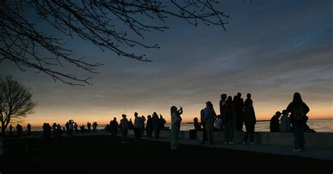 Internet Traffic Dipped As Viewers Took In The Eclipse The New York Times