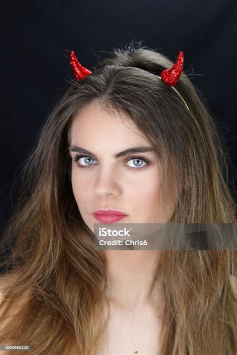 Setan Cantik Foto Stok Unduh Gambar Sekarang Bahaya Konsep Biang Onar Konsep Dewasa