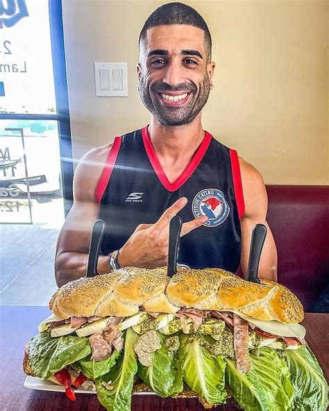 Hayalimizi Yaşıyor İşinden İstifa Edip Yemek Yeme Yarışmalarından Para