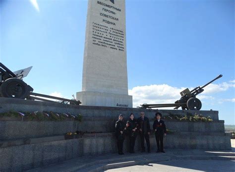Сотрудники полиции г Керчи возложили цветы в память о погибших в годы Великой Отечественной