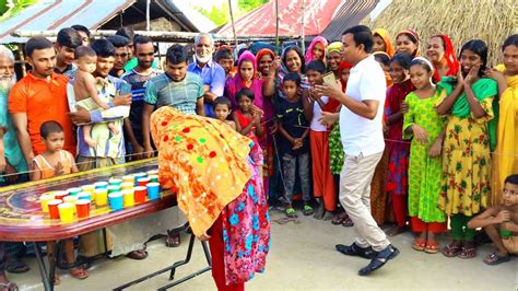 গ্রামের মেয়েদের মজার আজব খেলা বেলুন দিয়ে গ্লাস এক স্থান থেকে অন্য স্থানে নেওয়ার মজার