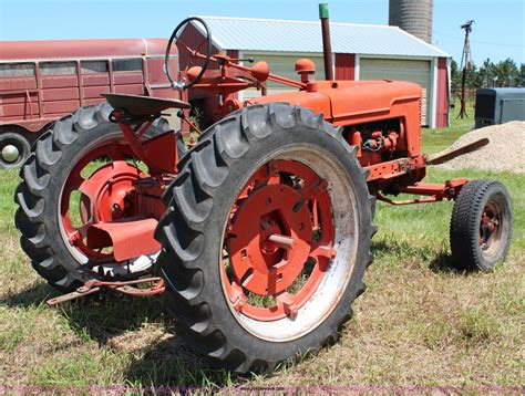 1947 Farmall H Tractor In Osage City Ks Item J1115 Sold Purple Wave