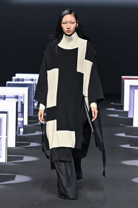24fw서울패션위크 박춘무 디자이너의 데무 모던 아방가르드의 새 지평