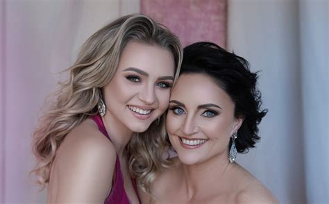 Ons Kyk Terug Verlede Jaar Se Ma En Dogter Kompetisie Wenners Rooi