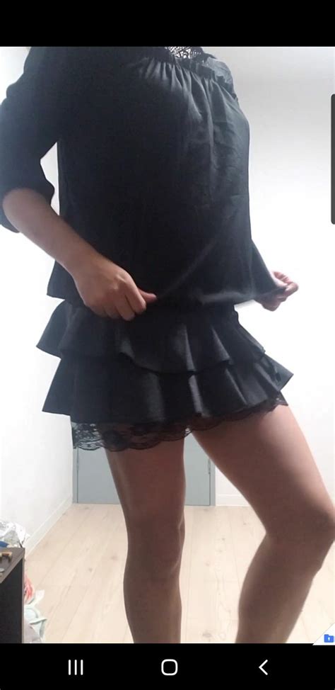 Showing Some Legs ️ Scrolller