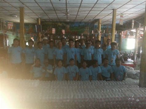 အတၱမဲ့လူငယ္မၽားအဖြဲ႕ သူ႔ဝုိင္းနဲ႔သူေဆာ့ Facebook