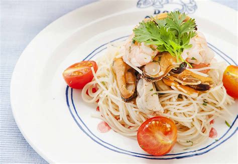 Thai Rice Noodle Seafood Salad Egg Wans Food Odyssey