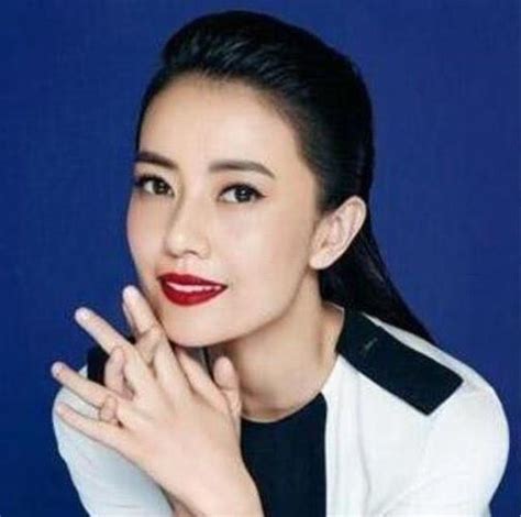 女士油头发型图片 油头发发型女4配图网