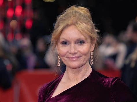 Essie Davis Net Worth Height Weight Age Affairs Wiki Facts And