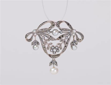 Duino Brooch • López Linares