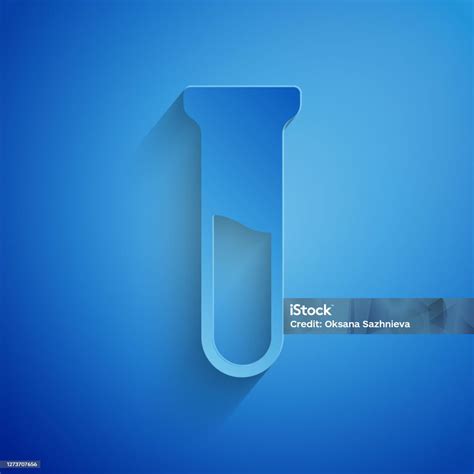 파란색 배경에 격리 된 테스트 튜브 및 플라스크 아이콘을 종이 잘라 화학 실험실 테스트 실험실 유리 제품 종이 아트 스타일 벡터 0명에 대한 스톡 벡터 아트 및 기타 이미지