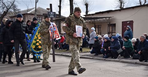 У Нікополі попрощалися із захисником України Олександром Мануйленком Новости Section Ukr Net