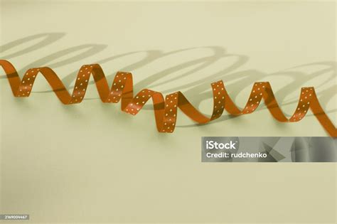 문자 메시지를 위한 복사 공간이 있는 물결 리본 빛과 그림자 미니멀리즘 복고풍 스타일 템플릿 배경 0명에 대한 스톡 사진 및 기타 이미지 Istock