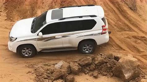 霸道就是要一脚油门踩到底上坡就要这么弄 汽车 玩车 好看视频