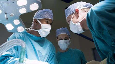 Лапароскопическая резекция правой почки с опухолью Клиника урологии Сеченовского университета