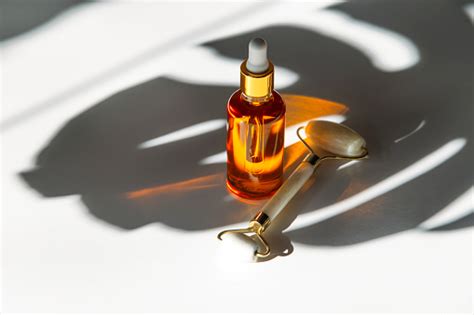 페이셜 세럼이 있는 유리 병 화장품의 실험실 연구의 개념 0명에 대한 스톡 사진 및 기타 이미지 0명 개념 과학 Istock