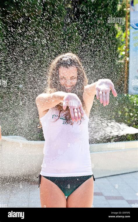 Summer Contest Wet T Shirts In The Pool Stock Photo Alamy